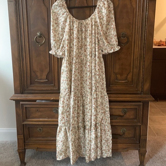 Dresses | Bates Sisters Boutique Cream Floral Dress Perfect For Spring ...